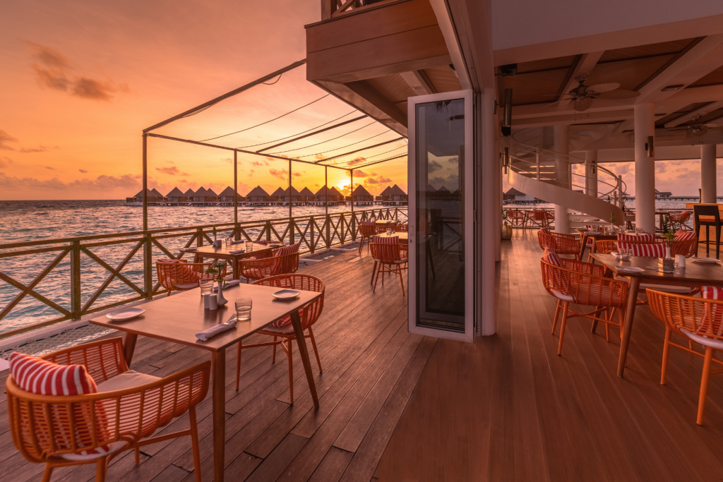 Vista Italian restaurant with a view - Mercure Maldives Kooddoo